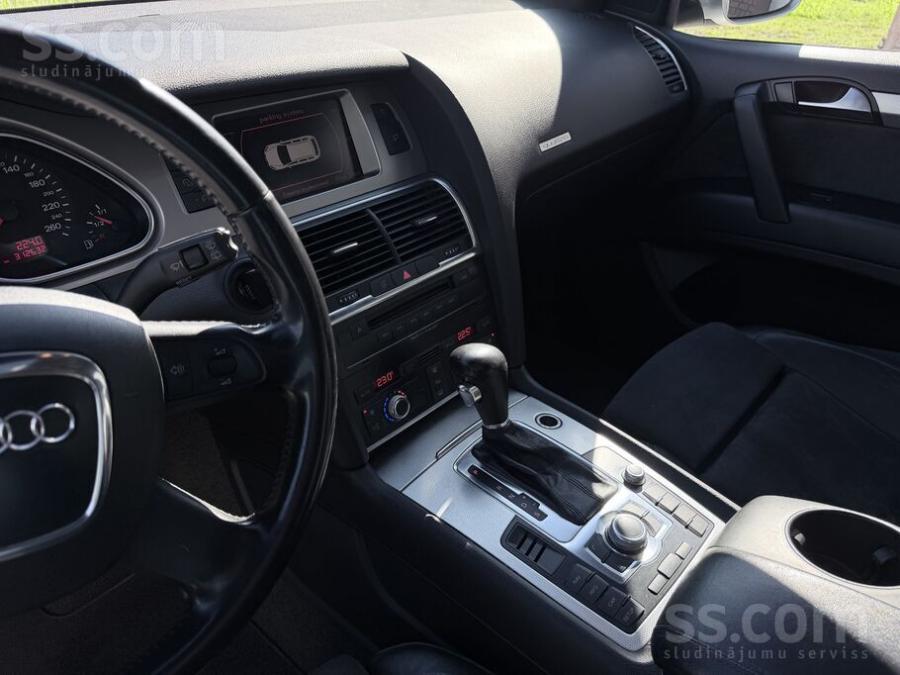 Grey Audi Q7 2007 in Valmiera, with an engine capacity of 3.00 L and mileage of 313 thousand km for 5895 €, photo 13 on AUTOMOTO.COM.LV