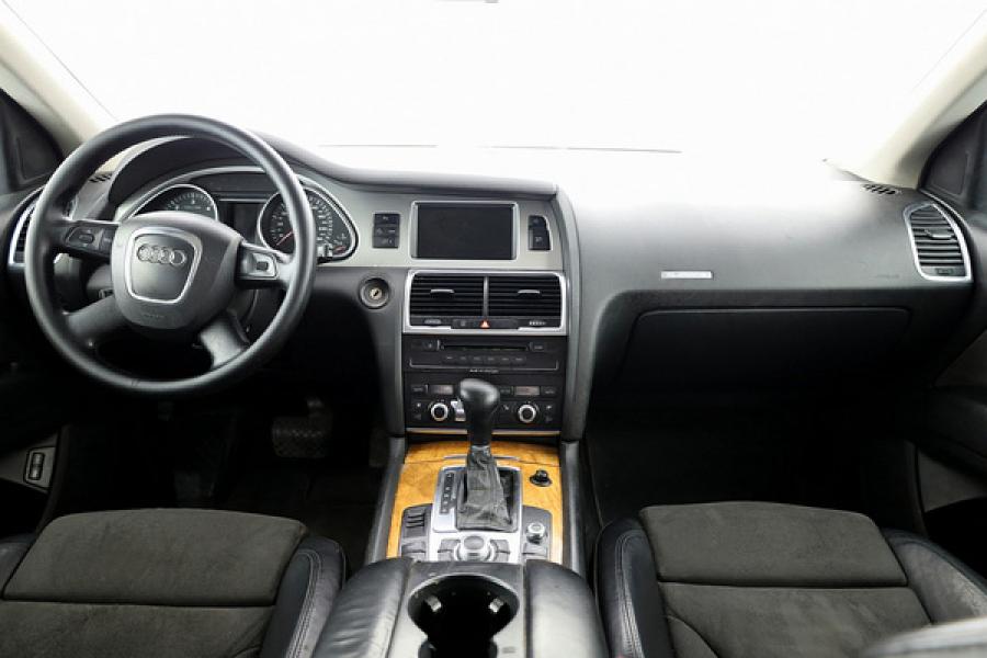 Pelēks Audi Q7 2007 Tallina, ar dzinēja tilpumu 3.00 L un nobraukumu 419 tūkst. km par 3299 €, foto 6 vietnē AUTOMOTO.COM.LV