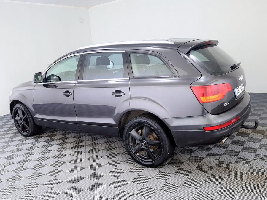 Pelēks Audi Q7 2007 Tallina, ar dzinēja tilpumu 3.00 L un nobraukumu 419 tūkst. km par 3299 €, foto 12 vietnē AUTOMOTO.COM.LV