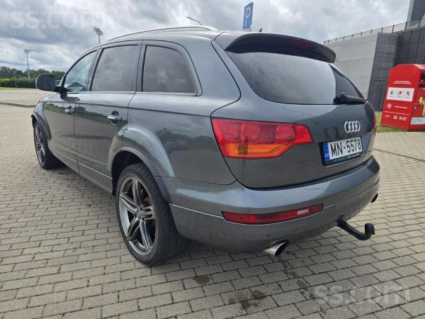 Grey Audi Q7 2007 in Riga, with an engine capacity of 3.00 L and mileage of 309 thousand km for 5190 €, photo 4 on AUTOMOTO.COM.LV