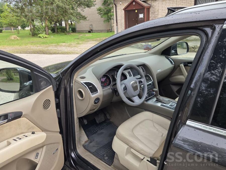 Grey Audi Q7 2007 in Rezekne, with an engine capacity of 3.00 L and mileage of 263 thousand km for 4700 €, photo 9 on AUTOMOTO.COM.LV