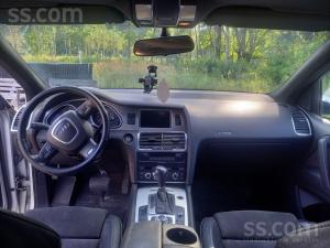 Grey Audi Q7 2007 in Jurmala, with an engine capacity of 3.00 L and mileage of 302 thousand km for 5200 €, photo 8 on AUTOMOTO.COM.LV