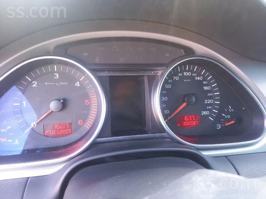 Grey Audi Q7 2007 in Jurmala, with an engine capacity of 3.00 L and mileage of 302 thousand km for 5200 €, photo 9 on AUTOMOTO.COM.LV