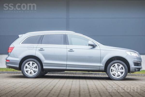 Pelēks Audi Q7 2008 Rīga, ar dzinēja tilpumu 4.20 L un nobraukumu 252 tūkst. km par 7990 €, foto 4 vietnē AUTOMOTO.COM.LV