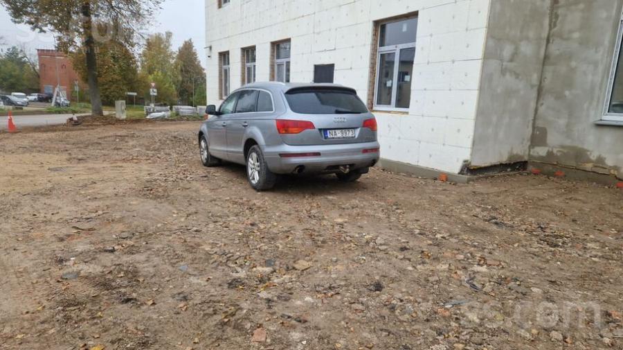 Pelēks Audi Q7 2008 Rēzekne, ar dzinēja tilpumu 3.00 L un nobraukumu 302 tūkst. km par 6500 €, foto 4 vietnē AUTOMOTO.COM.LV