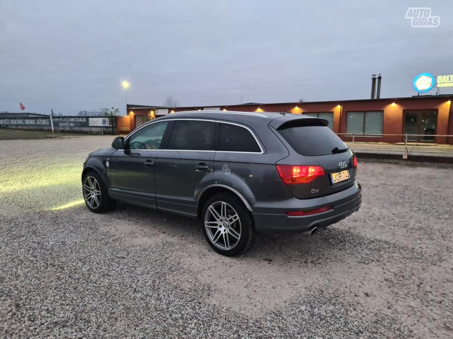 Grey Audi Q7 2008 in Kaunas, with an engine capacity of 4.10 L and mileage of 500 thousand km for 4450 €, photo 18 on AUTOMOTO.COM.LV