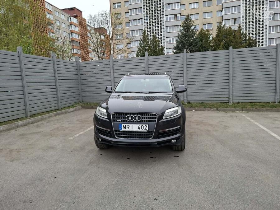 Grey Audi Q7 2008 in Klaipeda, with an engine capacity of 3.00 L and mileage of 295 thousand km for 6500 €, photo 1 on AUTOMOTO.COM.LV