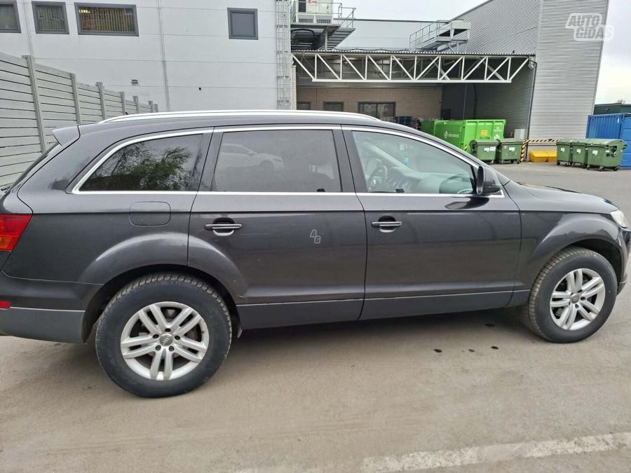 Grey Audi Q7 2008 in Klaipeda, with an engine capacity of 3.00 L and mileage of 295 thousand km for 6500 €, photo 4 on AUTOMOTO.COM.LV