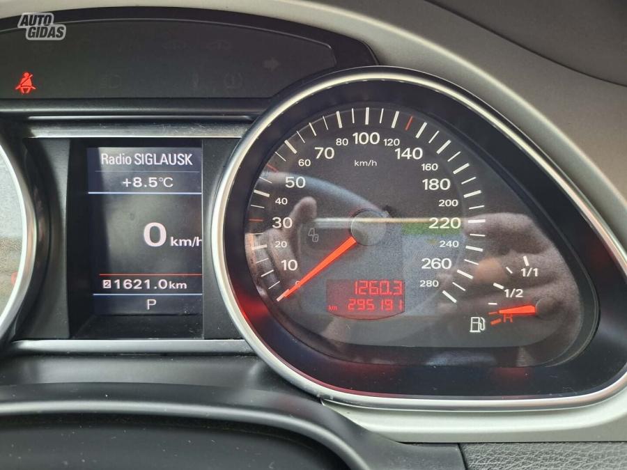 Grey Audi Q7 2008 in Klaipeda, with an engine capacity of 3.00 L and mileage of 295 thousand km for 6500 €, photo 10 on AUTOMOTO.COM.LV