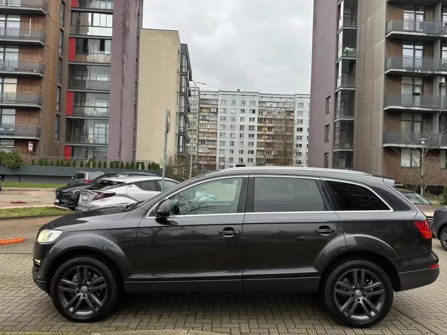 Grey Audi Q7 2008 in Riga, with an engine capacity of 3.00 L and mileage of 268 thousand km for 5990 €, photo 3 on AUTOMOTO.COM.LV
