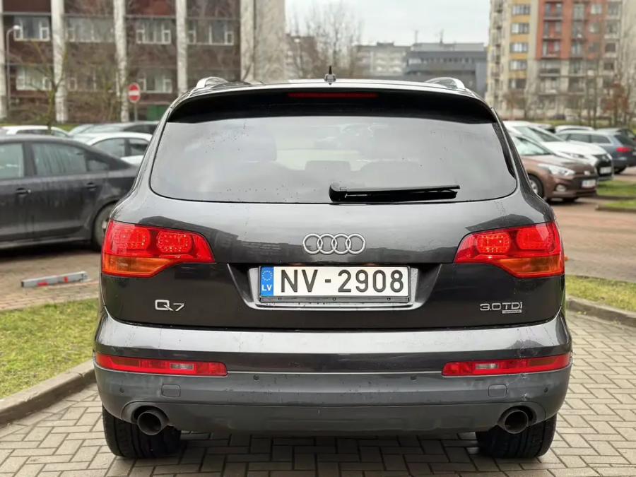 Grey Audi Q7 2008 in Riga, with an engine capacity of 3.00 L and mileage of 268 thousand km for 5990 €, photo 4 on AUTOMOTO.COM.LV