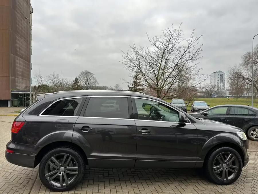 Grey Audi Q7 2008 in Riga, with an engine capacity of 3.00 L and mileage of 268 thousand km for 5990 €, photo 5 on AUTOMOTO.COM.LV