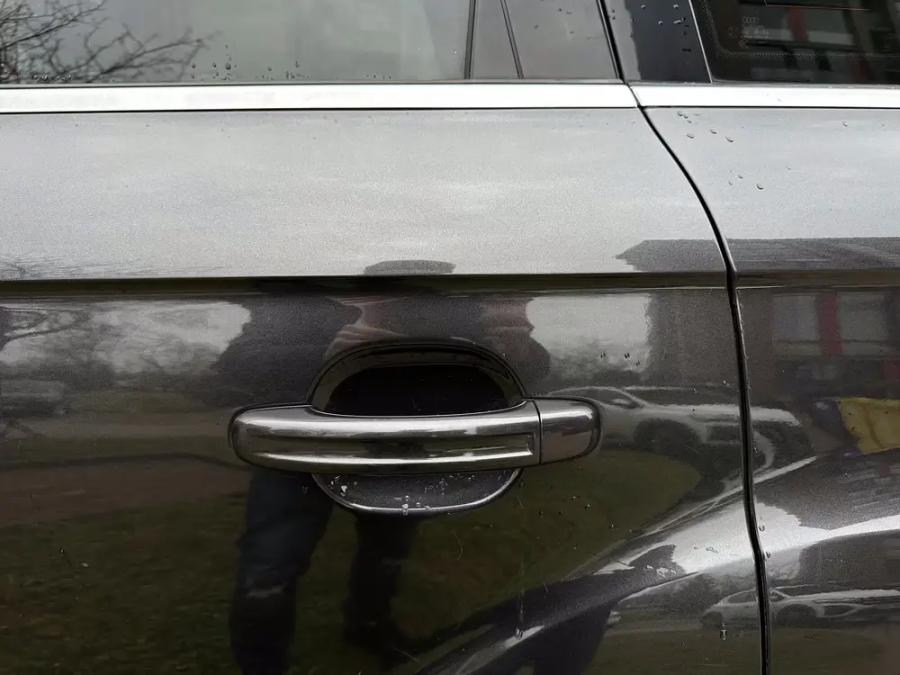 Grey Audi Q7 2008 in Riga, with an engine capacity of 3.00 L and mileage of 268 thousand km for 5990 €, photo 8 on AUTOMOTO.COM.LV