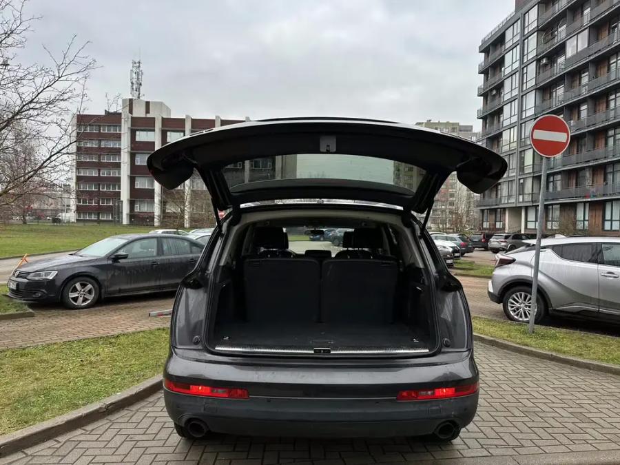 Grey Audi Q7 2008 in Riga, with an engine capacity of 3.00 L and mileage of 268 thousand km for 5990 €, photo 11 on AUTOMOTO.COM.LV