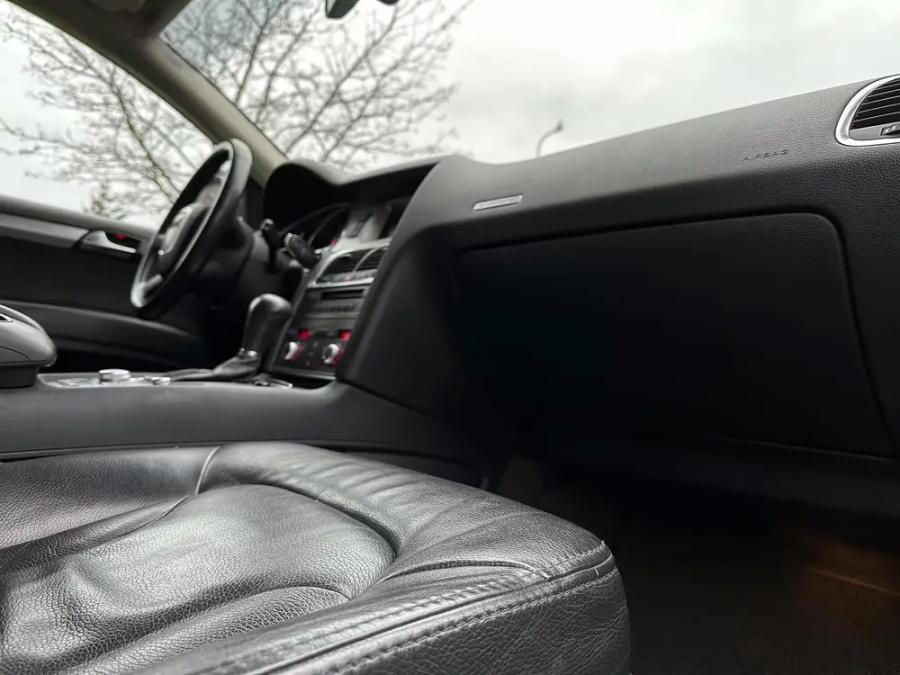 Grey Audi Q7 2008 in Riga, with an engine capacity of 3.00 L and mileage of 268 thousand km for 5990 €, photo 18 on AUTOMOTO.COM.LV