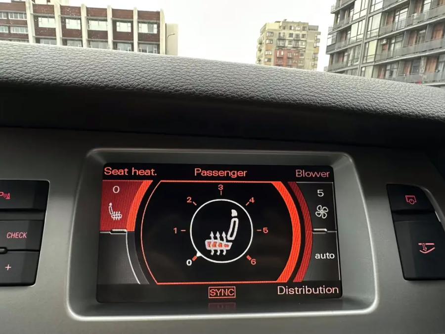 Grey Audi Q7 2008 in Riga, with an engine capacity of 3.00 L and mileage of 268 thousand km for 5990 €, photo 28 on AUTOMOTO.COM.LV