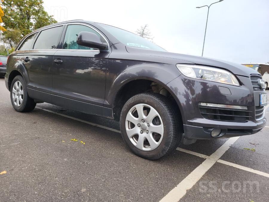 Grey Audi Q7 2008 in Cesis, with an engine capacity of 3.00 L and mileage of 402 thousand km for 5700 €, photo 5 on AUTOMOTO.COM.LV