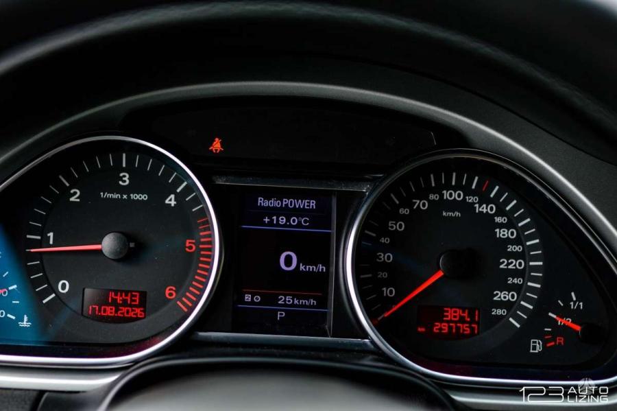 Grey Audi Q7 2008 in Kretinga, with an engine capacity of 3.00 L and mileage of 298 thousand km for 6450 €, photo 18 on AUTOMOTO.COM.LV