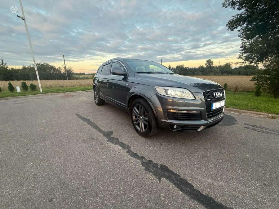 Grey Audi Q7 2008 in Vilnius, with an engine capacity of 2.97 L and mileage of 369 thousand km for 5500 €, photo 4 on AUTOMOTO.COM.LV
