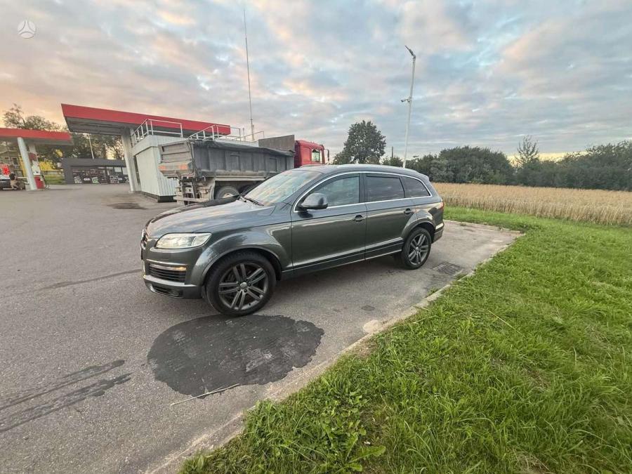 Grey Audi Q7 2008 in Vilnius, with an engine capacity of 2.97 L and mileage of 369 thousand km for 5500 €, photo 5 on AUTOMOTO.COM.LV