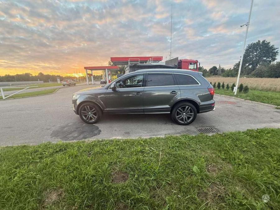 Grey Audi Q7 2008 in Vilnius, with an engine capacity of 2.97 L and mileage of 369 thousand km for 5500 €, photo 6 on AUTOMOTO.COM.LV