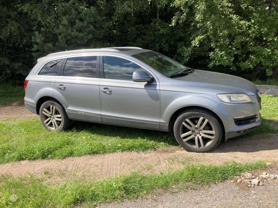 Pelēks Audi Q7 2008 Viļņa, ar dzinēja tilpumu 4.13 L un nobraukumu 306 tūkst. km par 4000 €, foto 3 vietnē AUTOMOTO.COM.LV