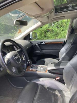 Pelēks Audi Q7 2008 Viļņa, ar dzinēja tilpumu 4.13 L un nobraukumu 306 tūkst. km par 4000 €, foto 4 vietnē AUTOMOTO.COM.LV