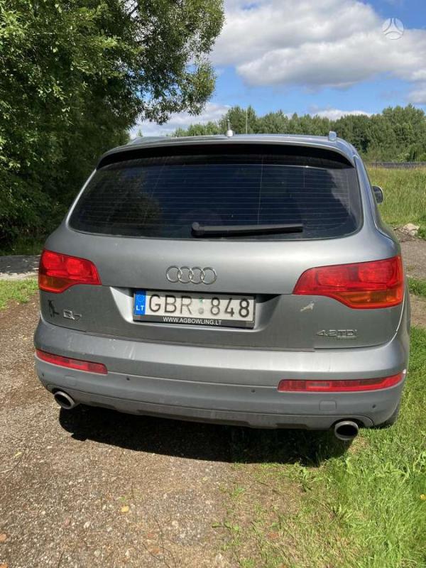 Audi Q7 2008 in Vilnius on AUTOMOTO.COM.LV Grey Audi Q7 2008 in Vilnius, with an engine capacity of 4.13 L and mileage of 306 thousand km for 4000 €, photo 8 on AUTOMOTO.COM.LV