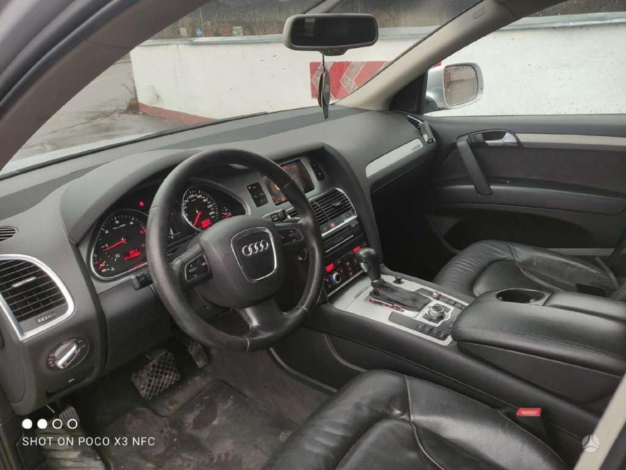 Grey Audi Q7 2009 in Vilnius, with an engine capacity of 3.00 L and mileage of 350 thousand km for 9000 €, photo 13 on AUTOMOTO.COM.LV