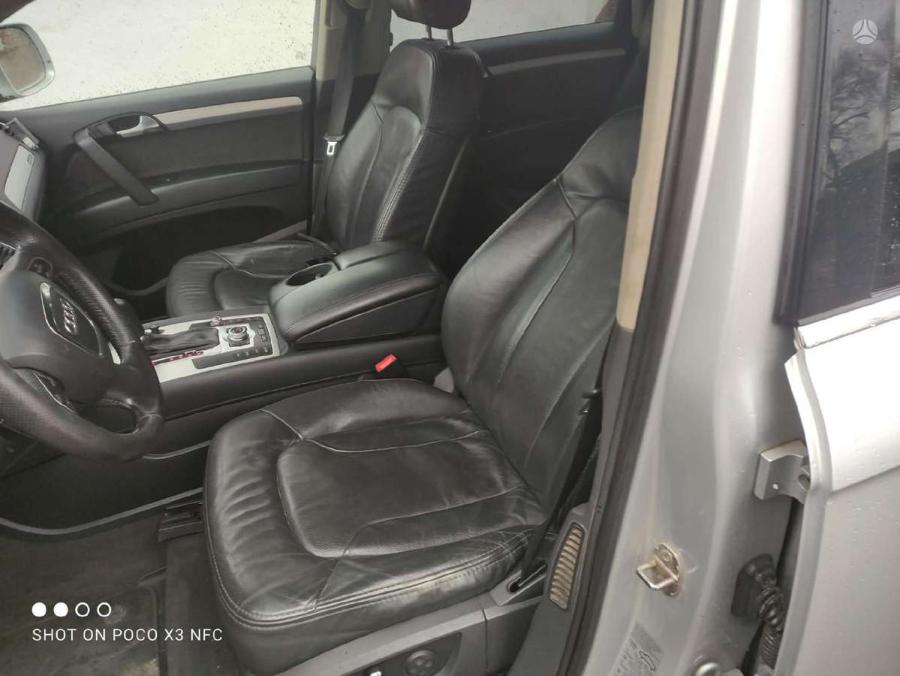 Grey Audi Q7 2009 in Vilnius, with an engine capacity of 3.00 L and mileage of 350 thousand km for 9000 €, photo 14 on AUTOMOTO.COM.LV
