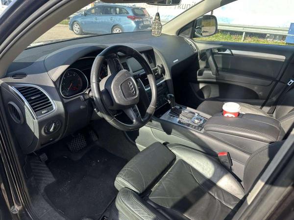 Grey Audi Q7 2009 in Vilnius, with an engine capacity of 2.97 L and mileage of 394 thousand km for 7000 €, photo 7 on AUTOMOTO.COM.LV