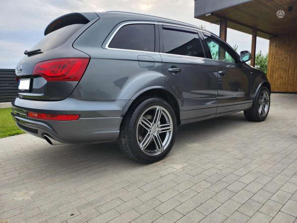 Grey Audi Q7 2009 in Klaipeda, with an engine capacity of 2.97 L and mileage of 420 thousand km for 12000 €, photo 3 on AUTOMOTO.COM.LV