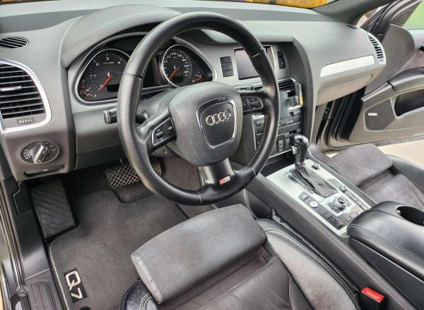Grey Audi Q7 2009 in Klaipeda, with an engine capacity of 2.97 L and mileage of 420 thousand km for 12000 €, photo 6 on AUTOMOTO.COM.LV