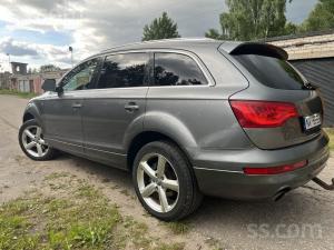 Grey Audi Q7 2009 in Riga, with an engine capacity of 3.00 L and mileage of 287 thousand km for 9150 €, photo 4 on AUTOMOTO.COM.LV