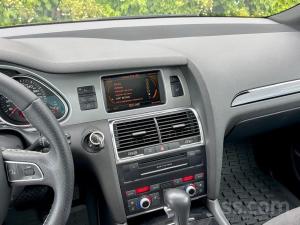Grey Audi Q7 2009 in Riga, with an engine capacity of 3.00 L and mileage of 328 thousand km for 7350 €, photo 20 on AUTOMOTO.COM.LV