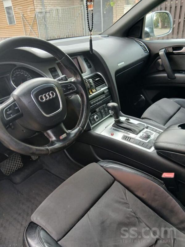 Grey Audi Q7 2009 in Jelgava, with an engine capacity of 3.00 L and mileage of 364 thousand km for 9500 €, photo 4 on AUTOMOTO.COM.LV