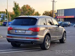 Grey Audi Q7 2010 in Riga, with an engine capacity of 3.00 L and mileage of 320 thousand km for 11500 €, photo 8 on AUTOMOTO.COM.LV