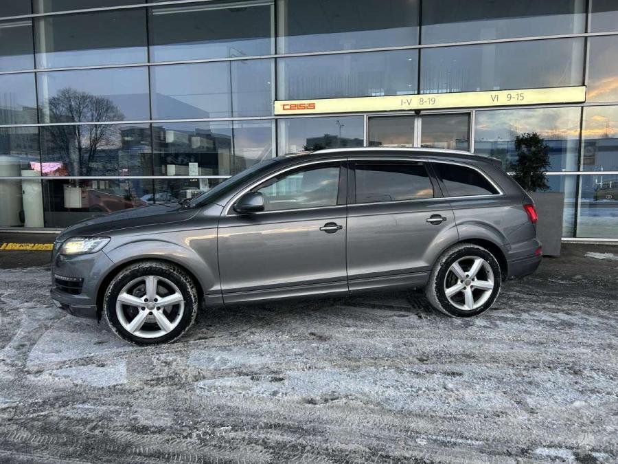 Grey Audi Q7 2010 in Vilnius, with an engine capacity of 3.00 L and mileage of 260 thousand km for 7400 €, photo 1 on AUTOMOTO.COM.LV