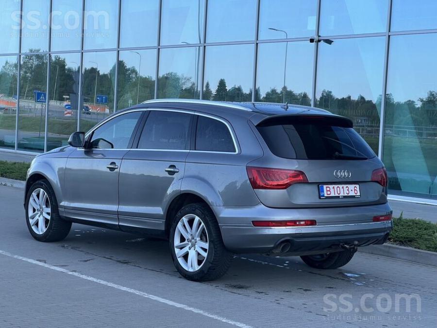 Grey Audi Q7 2010 in Rezekne, with an engine capacity of 3.00 L and mileage of 302 thousand km for 9800 €, photo 5 on AUTOMOTO.COM.LV