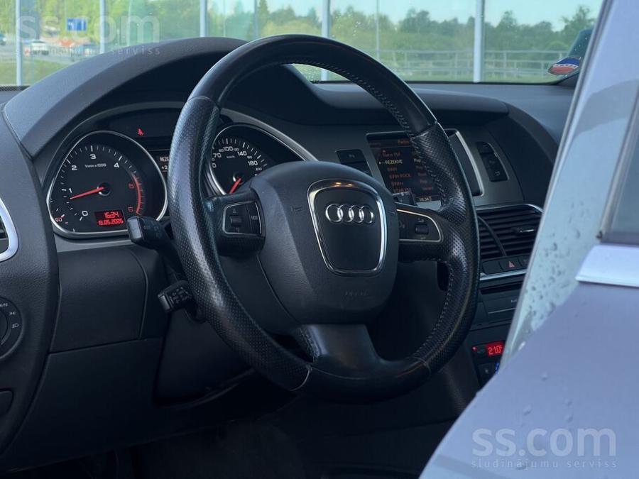 Grey Audi Q7 2010 in Rezekne, with an engine capacity of 3.00 L and mileage of 302 thousand km for 9800 €, photo 13 on AUTOMOTO.COM.LV