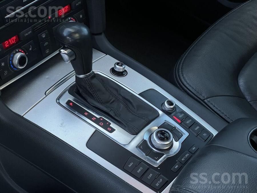 Grey Audi Q7 2010 in Rezekne, with an engine capacity of 3.00 L and mileage of 302 thousand km for 9800 €, photo 15 on AUTOMOTO.COM.LV