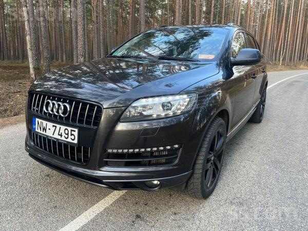 Grey Audi Q7 2010 in Riga, with an engine capacity of 3.00 L and mileage of 400 thousand km for 9000 €, photo 1 on AUTOMOTO.COM.LV
