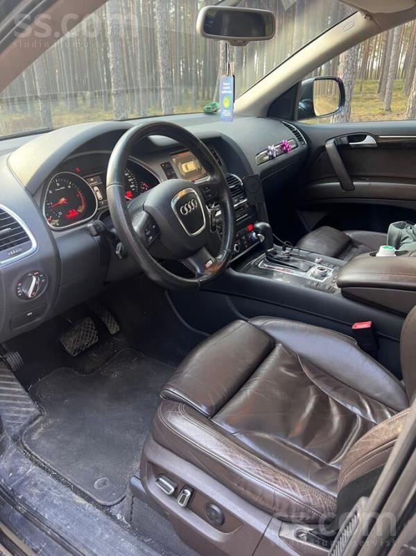 Grey Audi Q7 2010 in Riga, with an engine capacity of 3.00 L and mileage of 400 thousand km for 9000 €, photo 9 on AUTOMOTO.COM.LV