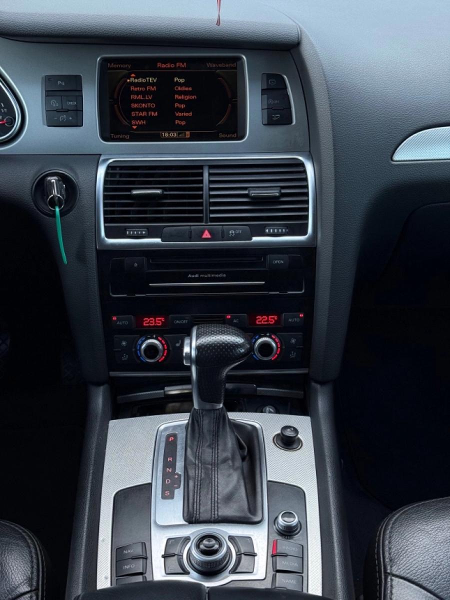Pelēks Audi Q7 2010 Rīga, ar dzinēja tilpumu 3.00 L un nobraukumu 287 tūkst. km par 9980 €, foto 7 vietnē AUTOMOTO.COM.LV