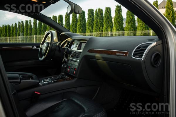 Grey Audi Q7 2010 in Jelgava, with an engine capacity of 3.00 L and mileage of 280 thousand km for 8900 €, photo 7 on AUTOMOTO.COM.LV