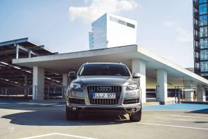 Grey Audi Q7 2010 in Vilnius, with an engine capacity of 4.13 L and mileage of 340 thousand km for 10900 €, photo 3 on AUTOMOTO.COM.LV