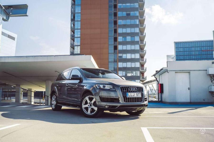 Grey Audi Q7 2010 in Vilnius, with an engine capacity of 4.13 L and mileage of 340 thousand km for 10900 €, photo 4 on AUTOMOTO.COM.LV