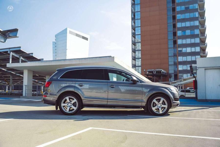 Grey Audi Q7 2010 in Vilnius, with an engine capacity of 4.13 L and mileage of 340 thousand km for 10900 €, photo 5 on AUTOMOTO.COM.LV