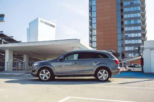 Grey Audi Q7 2010 in Vilnius, with an engine capacity of 4.13 L and mileage of 340 thousand km for 10900 €, photo 9 on AUTOMOTO.COM.LV