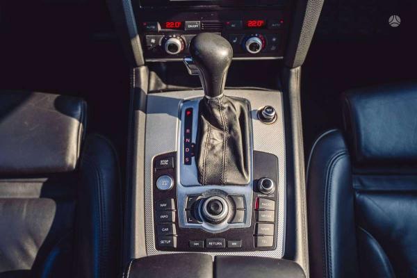 Pelēks Audi Q7 2010 Viļņa, ar dzinēja tilpumu 4.13 L un nobraukumu 340 tūkst. km par 10900 €, foto 10 vietnē AUTOMOTO.COM.LV